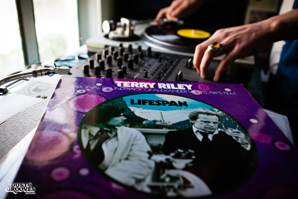 Zach Cowie - Dust & Grooves. Vinyl Collection Books