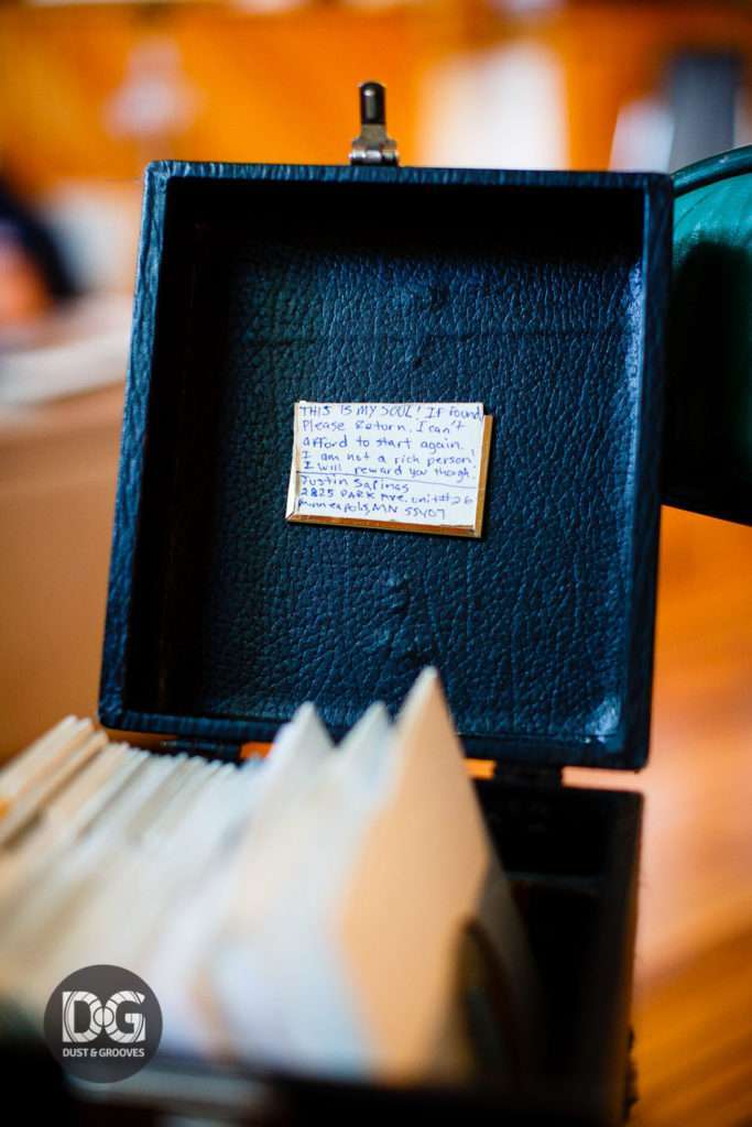 Justin 'Rambo' Salinas - Dust & Grooves. Vinyl Collection Books